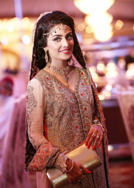 Ayeza Khan Wedding - 80 Unseen Pictures | Reviewit.pk