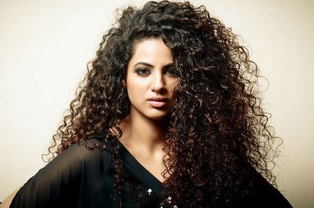 Annie Khalid Off To A New Begining | Reviewit.pk