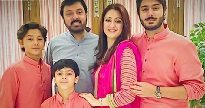 Pakistani Celebrities With Their Children - Pictures | Reviewit.pk