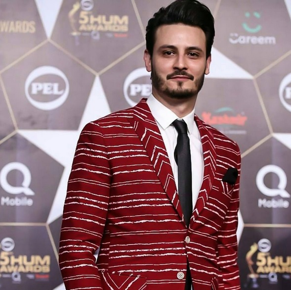 Celebrities On The 5th Hum Awards - Pictures | Reviewit.pk