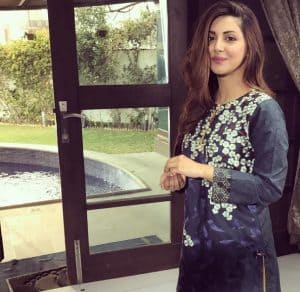 Moomal Khalid - Biography, Age, Dramas, Accident, Pictures | Reviewit.pk