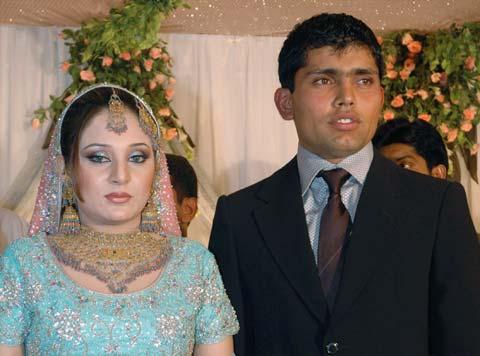 Pakistani cricketers and their wives! | Reviewit.pk
