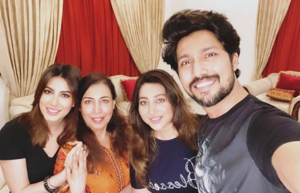 Mehwish Hayat - Biography, Age, Dramas, Songs, Brother | Reviewit.pk