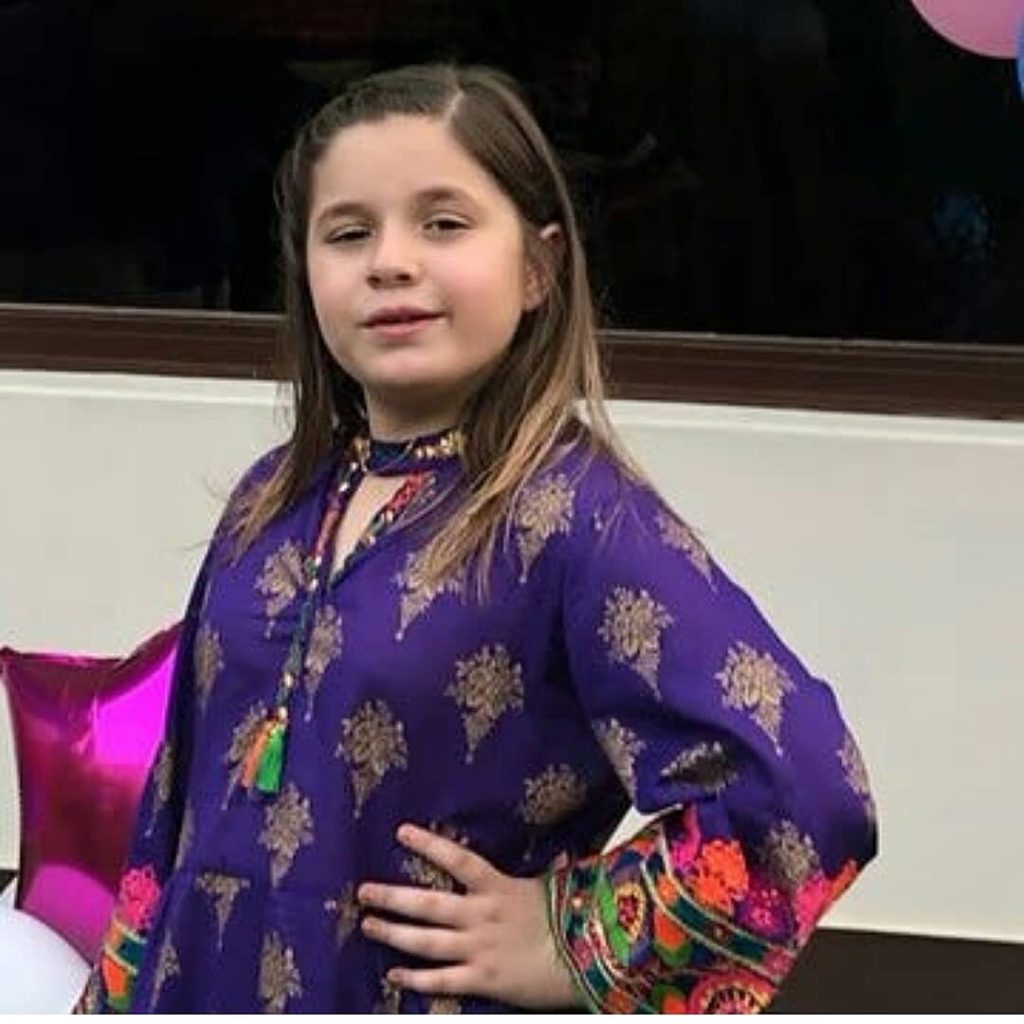Shahid Afridi Wife Nadia - 10 Beautiful Family Pics | Reviewit.pk