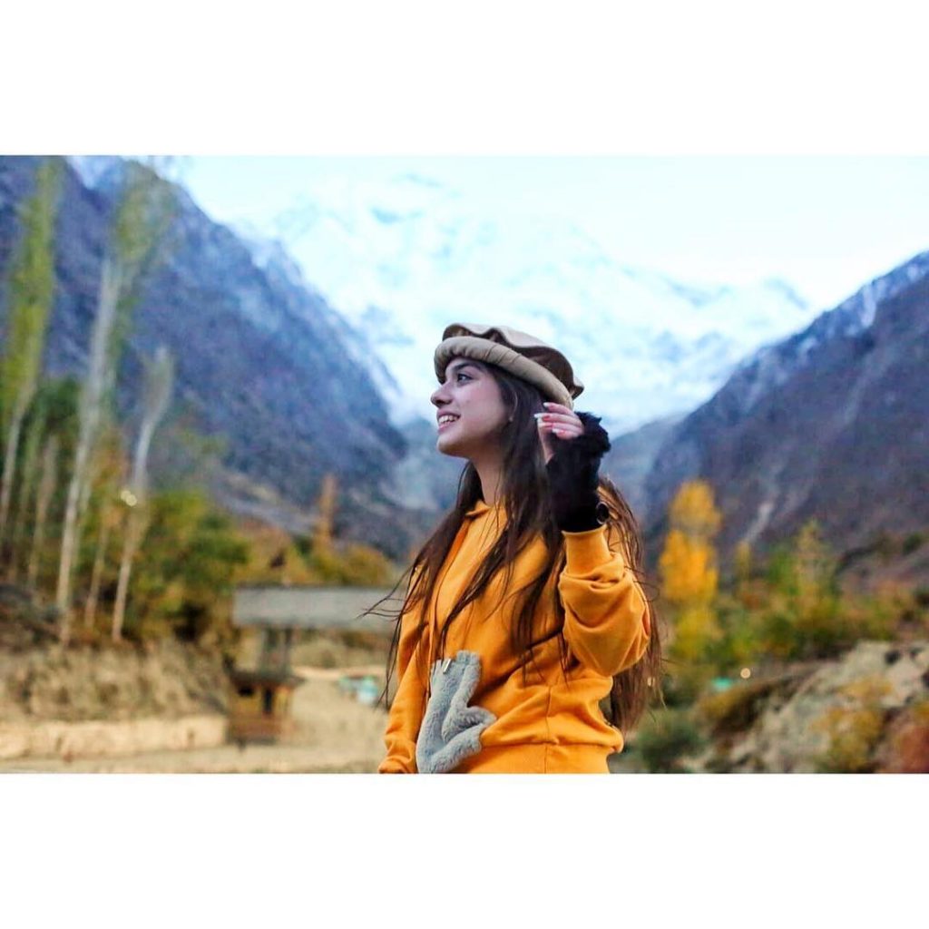 Where Is Sara Razi's Husband On Her Honeymoon? | Reviewit.pk