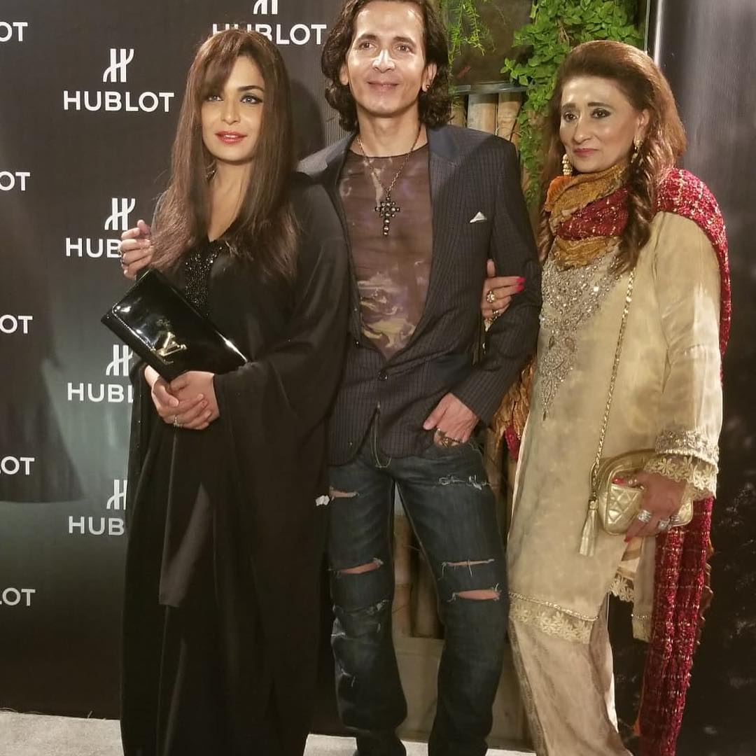 Meera Jee Spotted In Black At An Event | Reviewit.pk