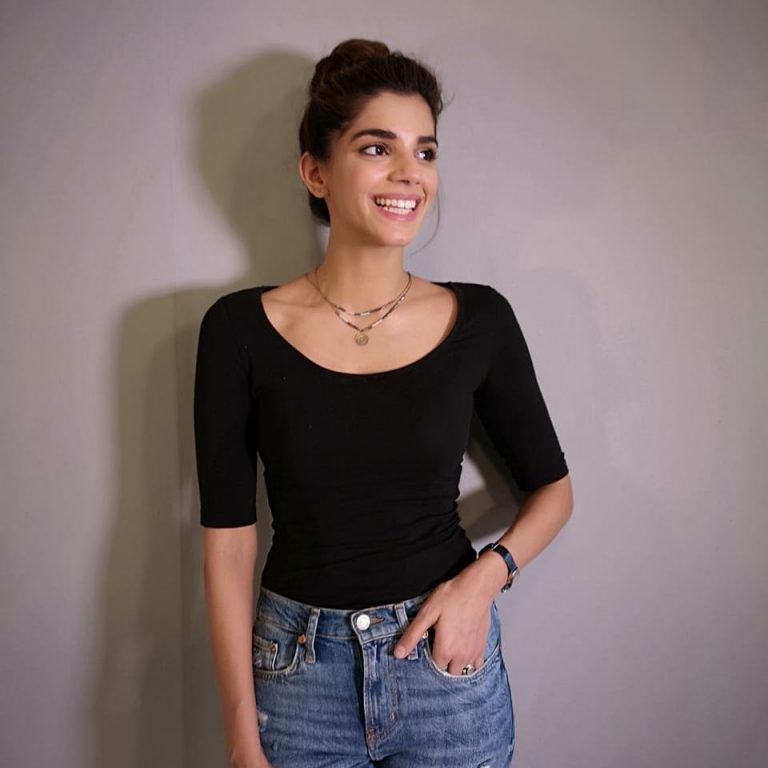 Sanam Saeed Is The Face Of Meher Jaffri's Clothing Brand | Reviewit.pk