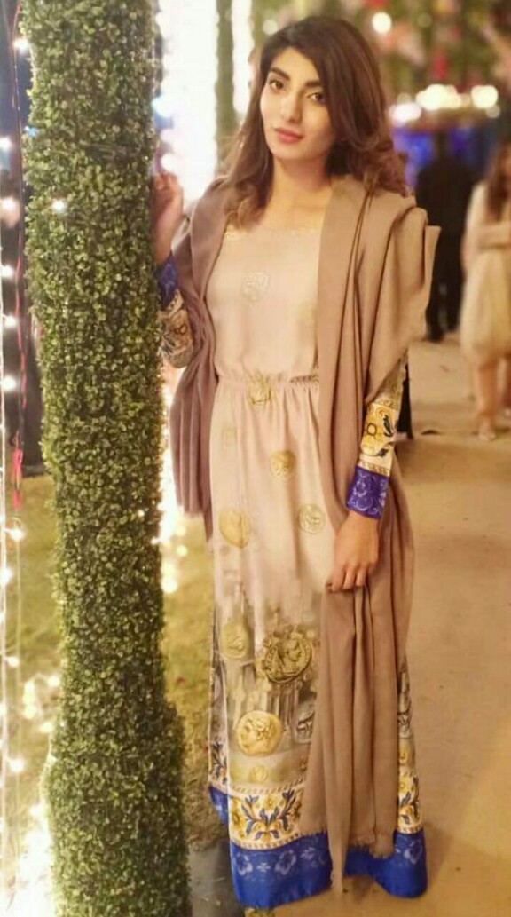 Mariam Ansari Sure Is A Fitness Buff | Reviewit.pk