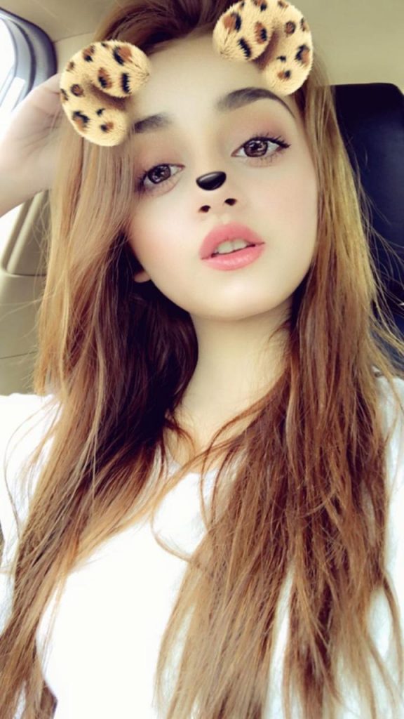 Latest Clicks of Beautiful Young Actress Alizay Shah | Reviewit.pk