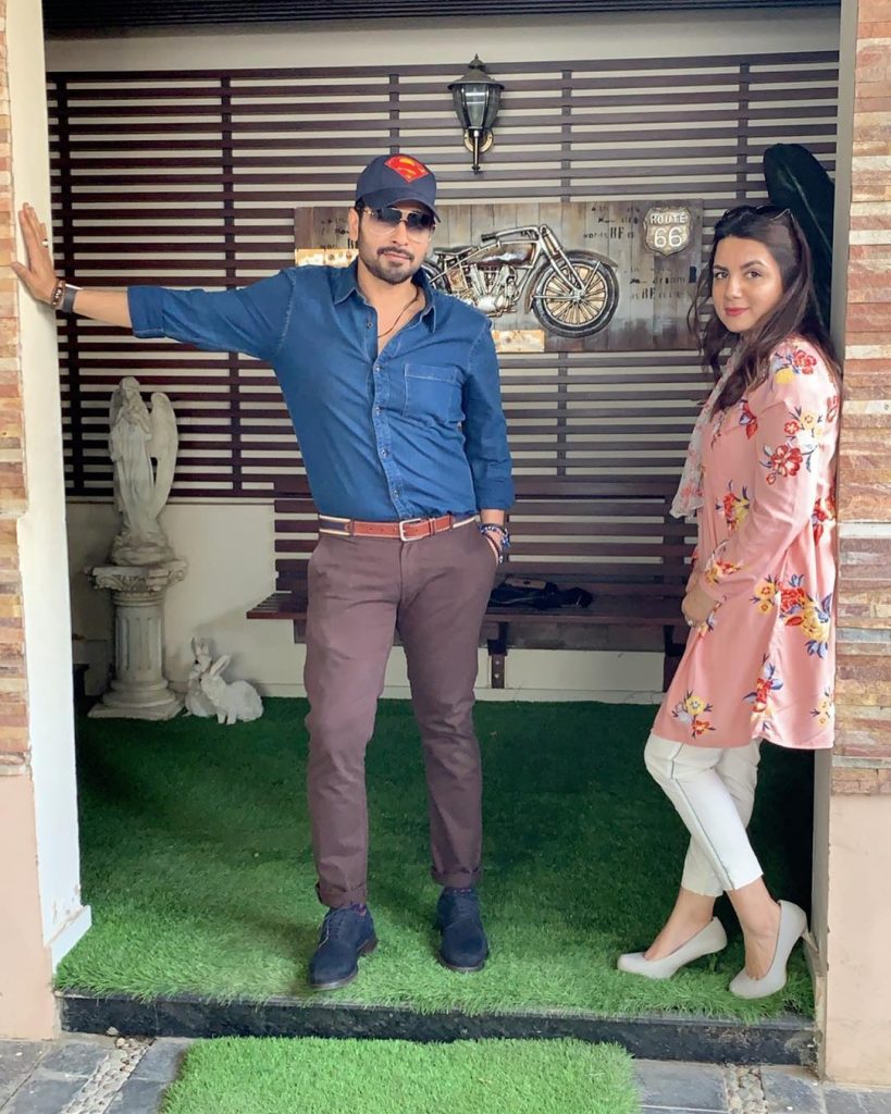 Beautiful Pictures Of Faysal Qureshi With His Wife And Cute Daughter Reviewitpk