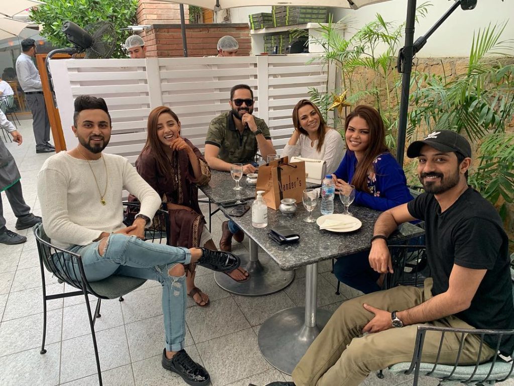 Beautiful Actress Sanam Chaudhry on the Set of her Drama Meer Abru ...