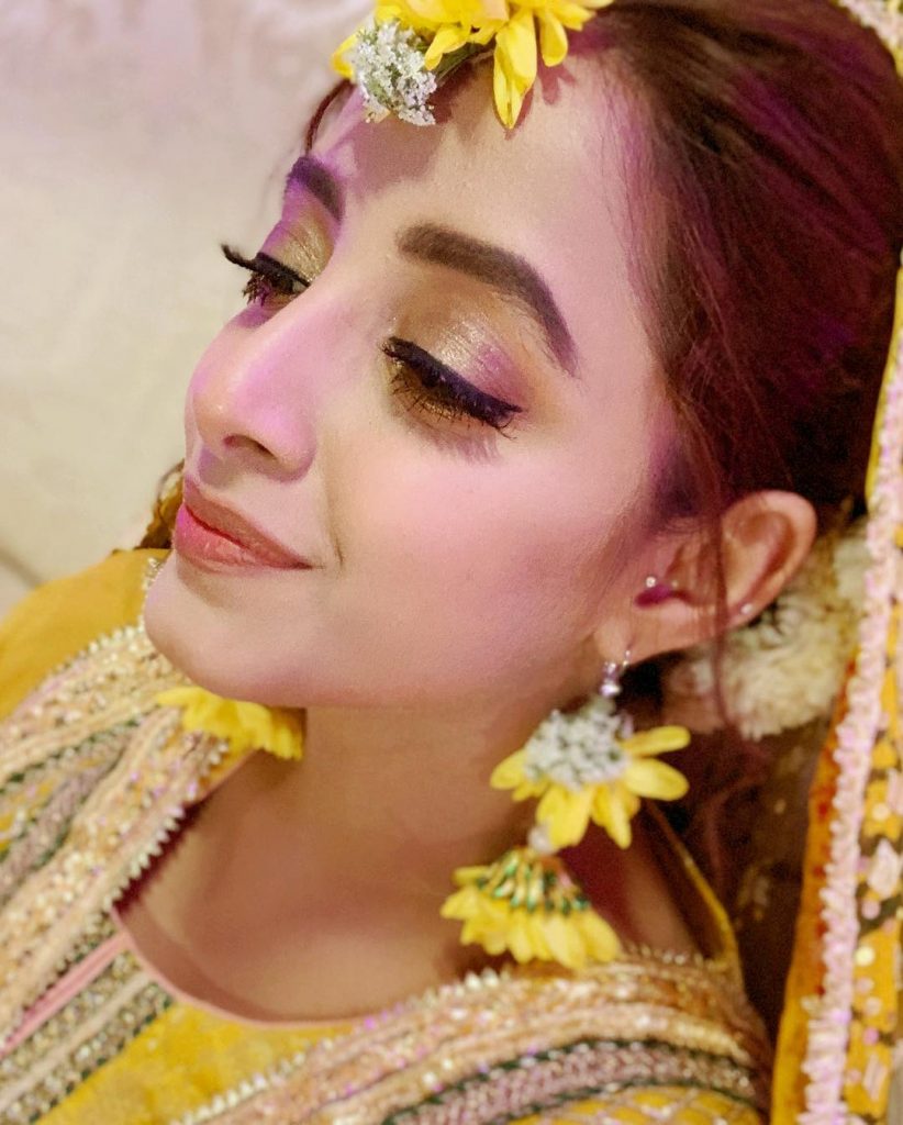 Beautiful Actress Sanam Chaudhry on the Set of her Drama Meer Abru ...