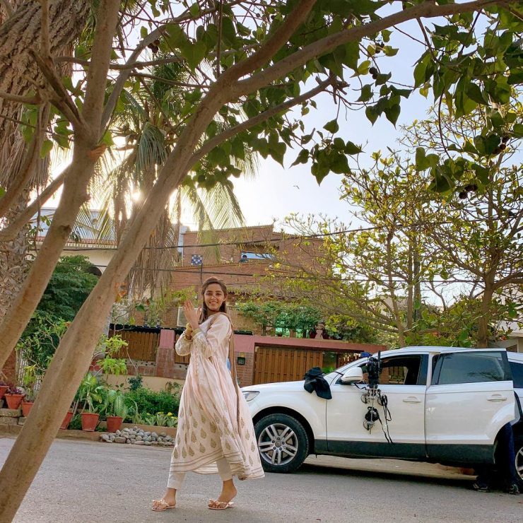 Beautiful Actress Sanam Chaudhry on the Set of her Drama Meer Abru ...