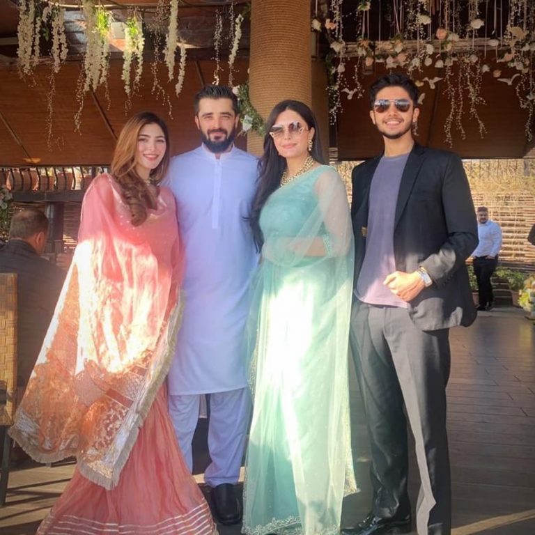Hamza Ali Abbasi Wife Naimal Khawar - 30 Beautiful Pictures | Reviewit.pk