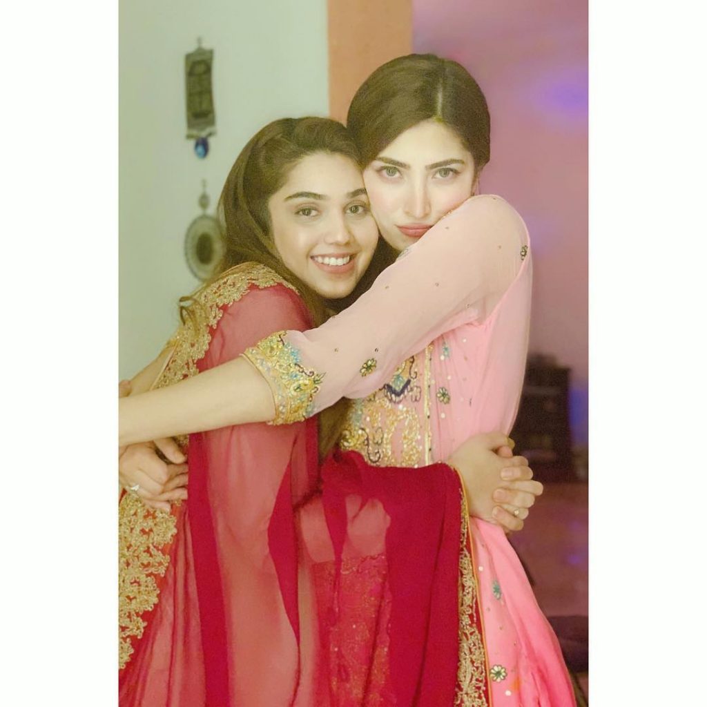 Hamza Ali Abbasi Wife Naimal Khawar - 30 Beautiful Pictures | Reviewit.pk