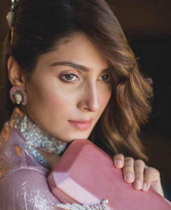 Ayeza Khan's Best Makeup Looks - Top 5 | Reviewit.pk