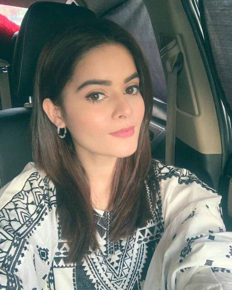 Latest Beautiful Clicks of Gorgeous Actress Minal Khan | Reviewit.pk