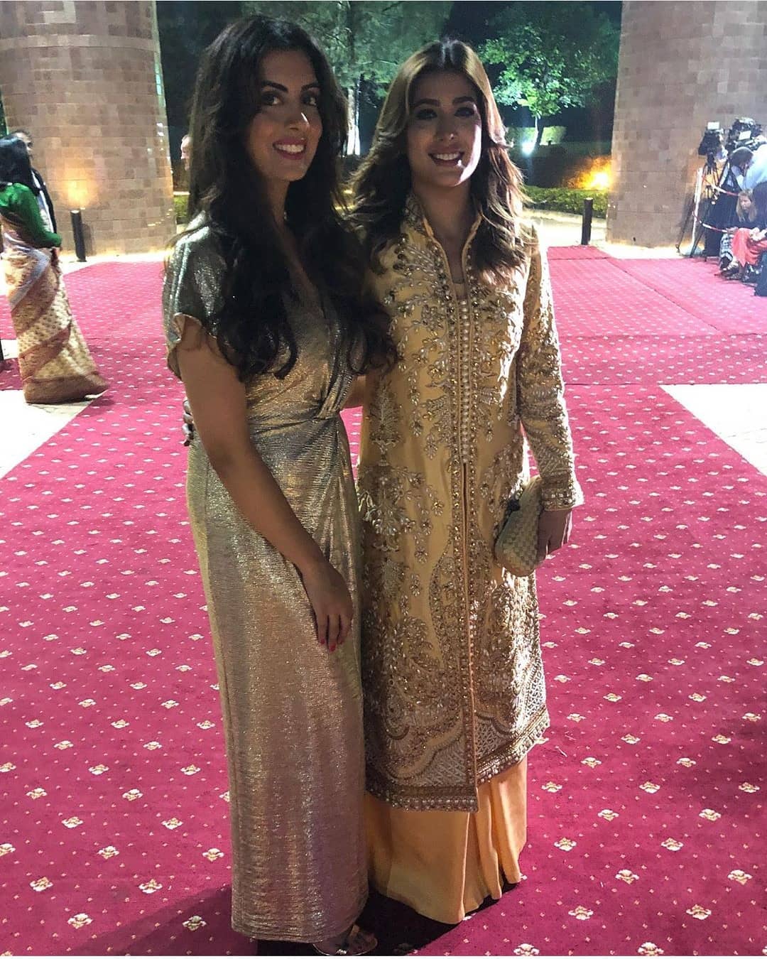 Mehwish Hayat Is Delighted After Meeting The Royal Couple | Reviewit.pk