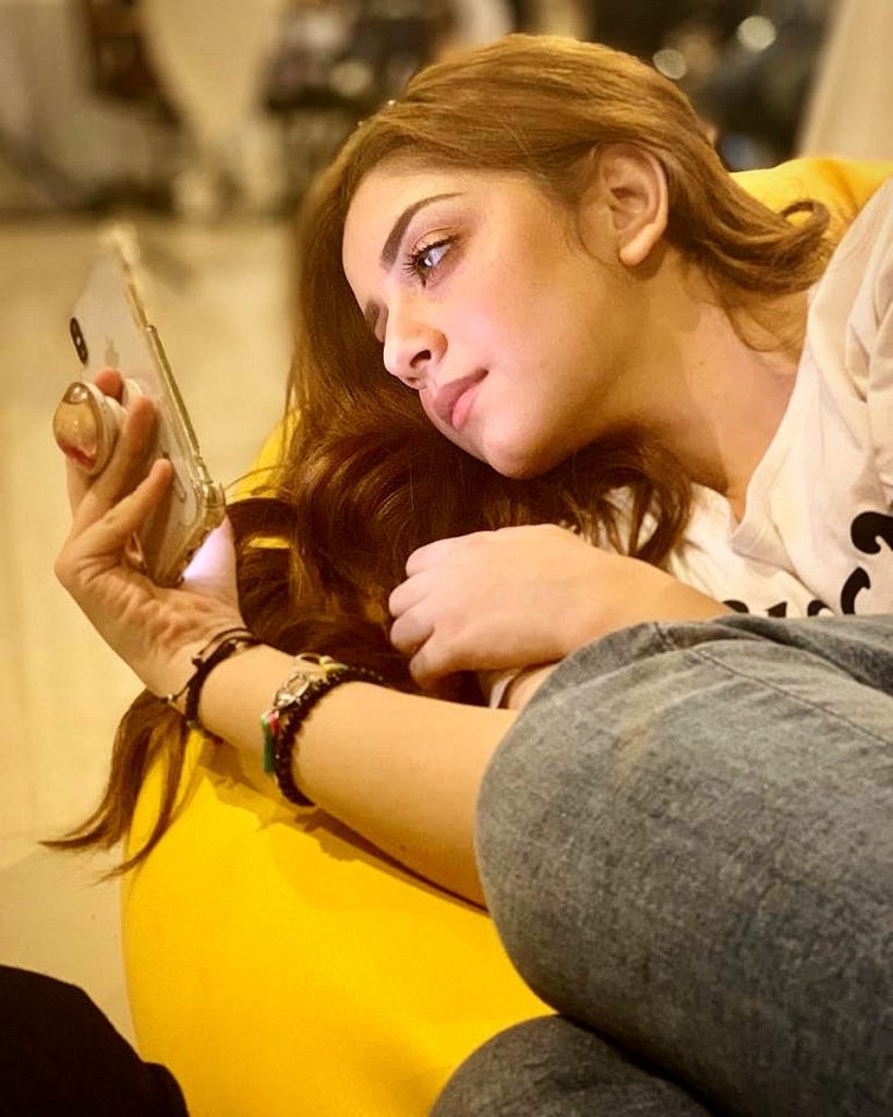 Gorgeous Actress Alizeh Shah's Latest Beautiful Clicks | Reviewit.pk