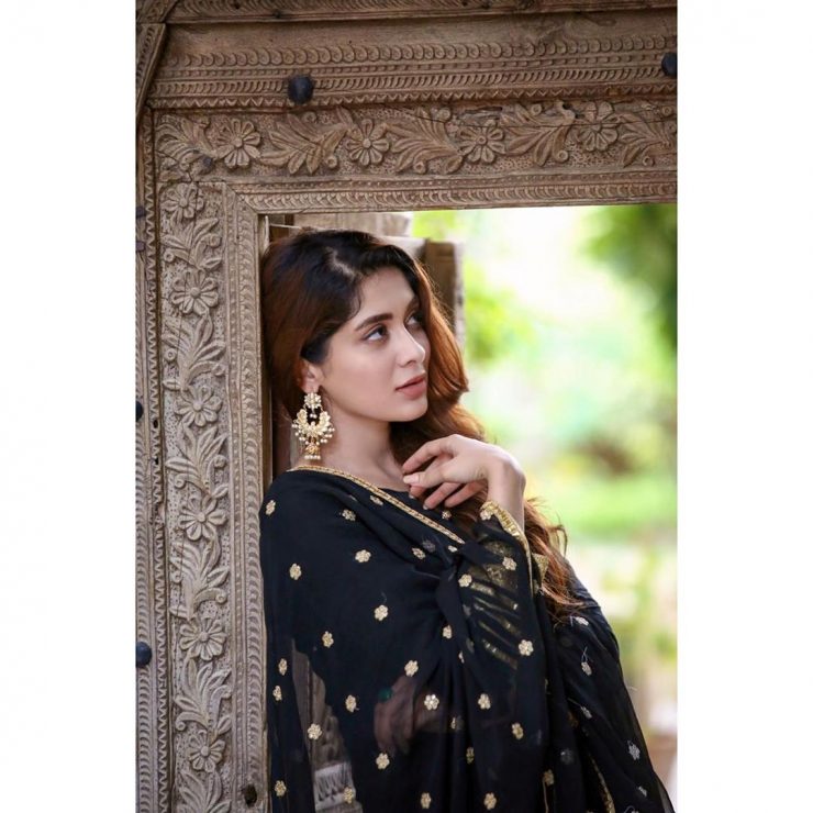 Latest Beautiful Clicks of Actress Azekah Daniel | Reviewit.pk