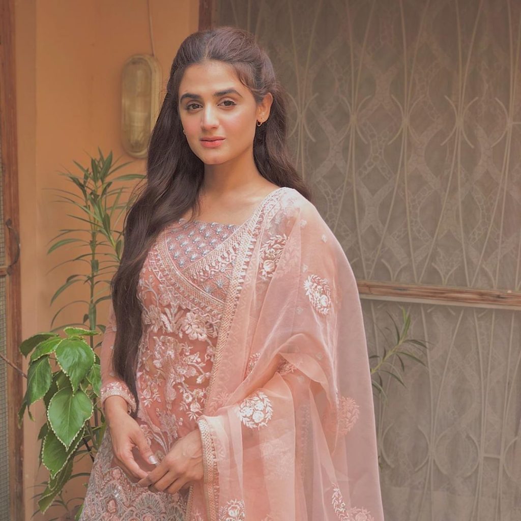 Latest Photo Shoot of Beautiful Actress Hira Mani | Reviewit.pk