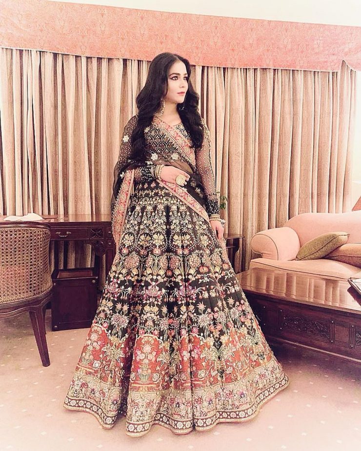 Humaima Malik's Latest Beautiful Clicks from Recent Wedding Event ...