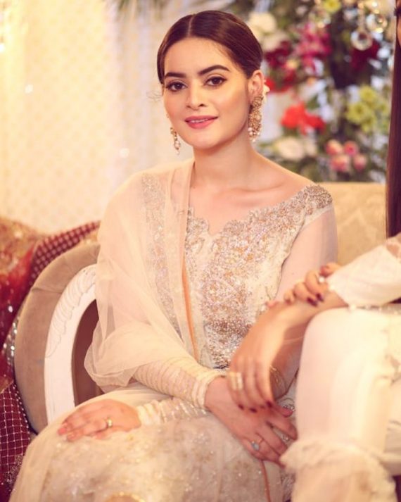 Latest Clicks of Gorgeous Actress Minal Khan | Reviewit.pk