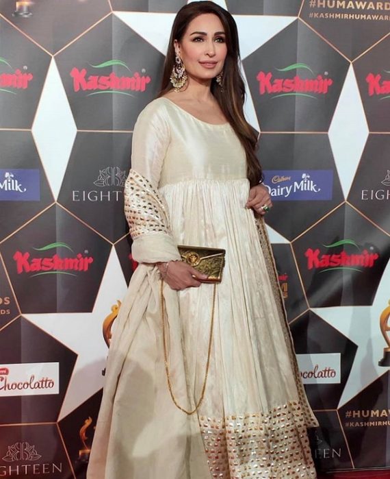 Top 10 Best Dressed Celebrities at Hum Awards 2019 | Reviewit.pk