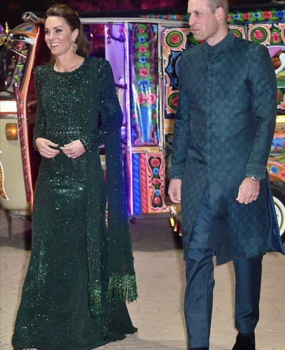 Public View On The Rickshaw Driver | Reviewit.pk