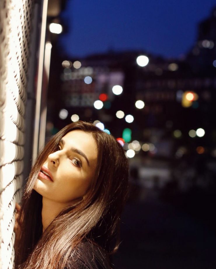 Actress Sadia Ghaffar Latest Beautiful Clicks from USA | Reviewit.pk