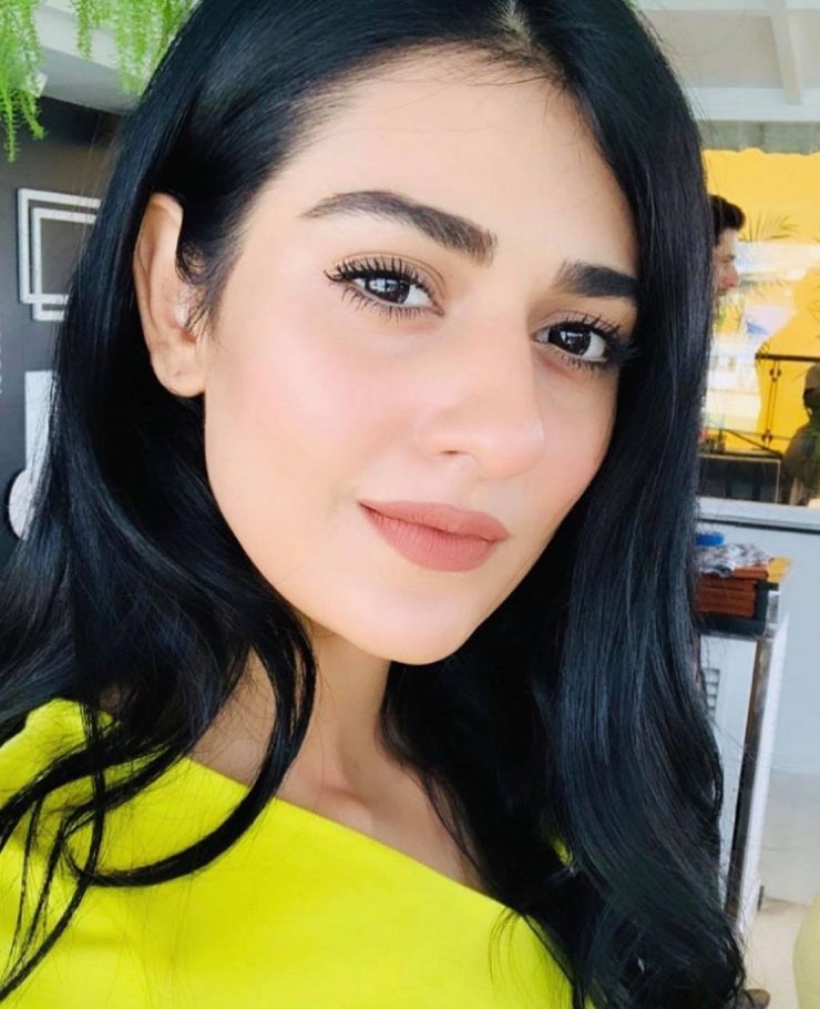 Cutest Selfies of Top Pakistani Celebrities | Reviewit.pk