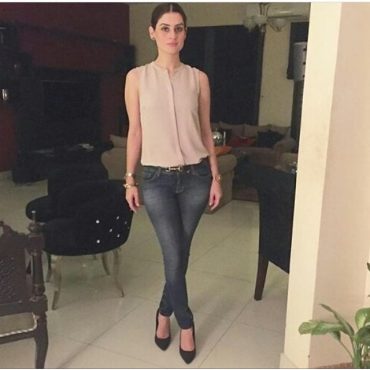 Actress Amna Malik's Latest Beautiful Pictures From Istanbul Turkey ...