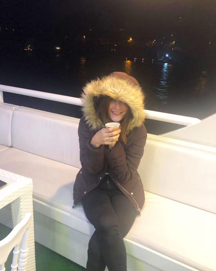 Actress Amna Malik's Latest Beautiful Pictures From Istanbul Turkey ...