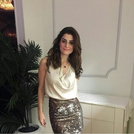 Actress Amna Malik's Latest Beautiful Pictures From Istanbul Turkey ...