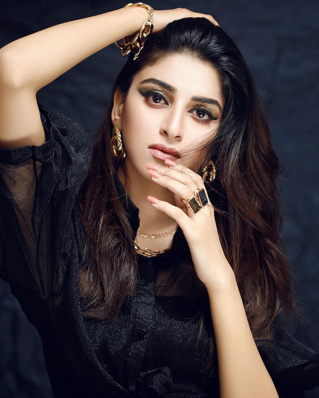 In Pictures: Anmol Baloch's latest photo shoot | Reviewit.pk