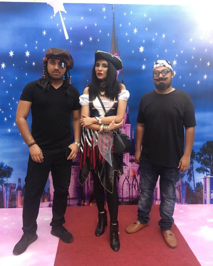 Pakistani Celebrities at Disney Themed Birthday Party | Reviewit.pk