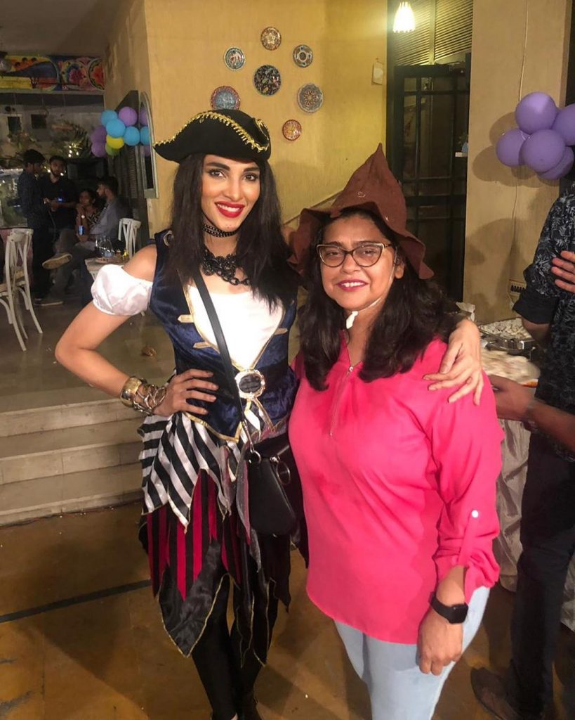 Pakistani Celebrities at Disney Themed Birthday Party | Reviewit.pk