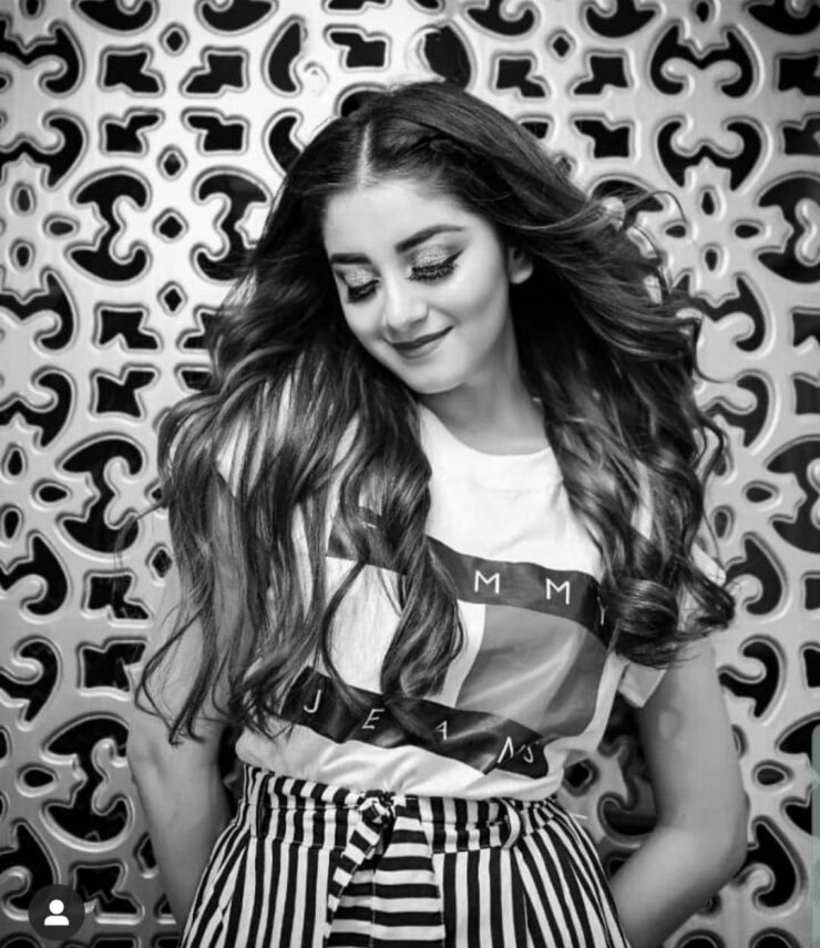 Alizeh Shah | 20 Secrets You Didn't Know About Her | Reviewit.pk