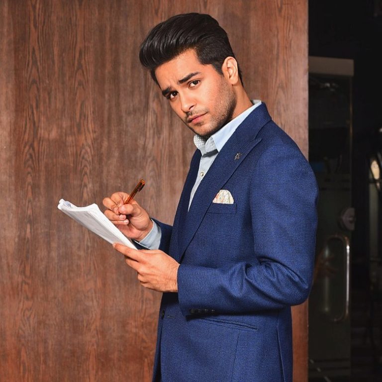 Someone Threw A Shoe At Asim Azhar During His Concert | Reviewit.pk