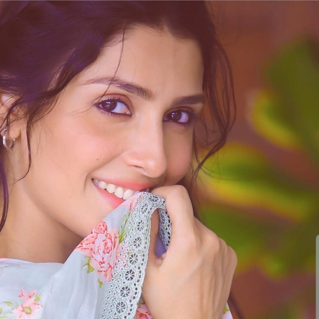 Ayeza Khan | 20 Secrets You Didn't Know About Her | Reviewit.pk