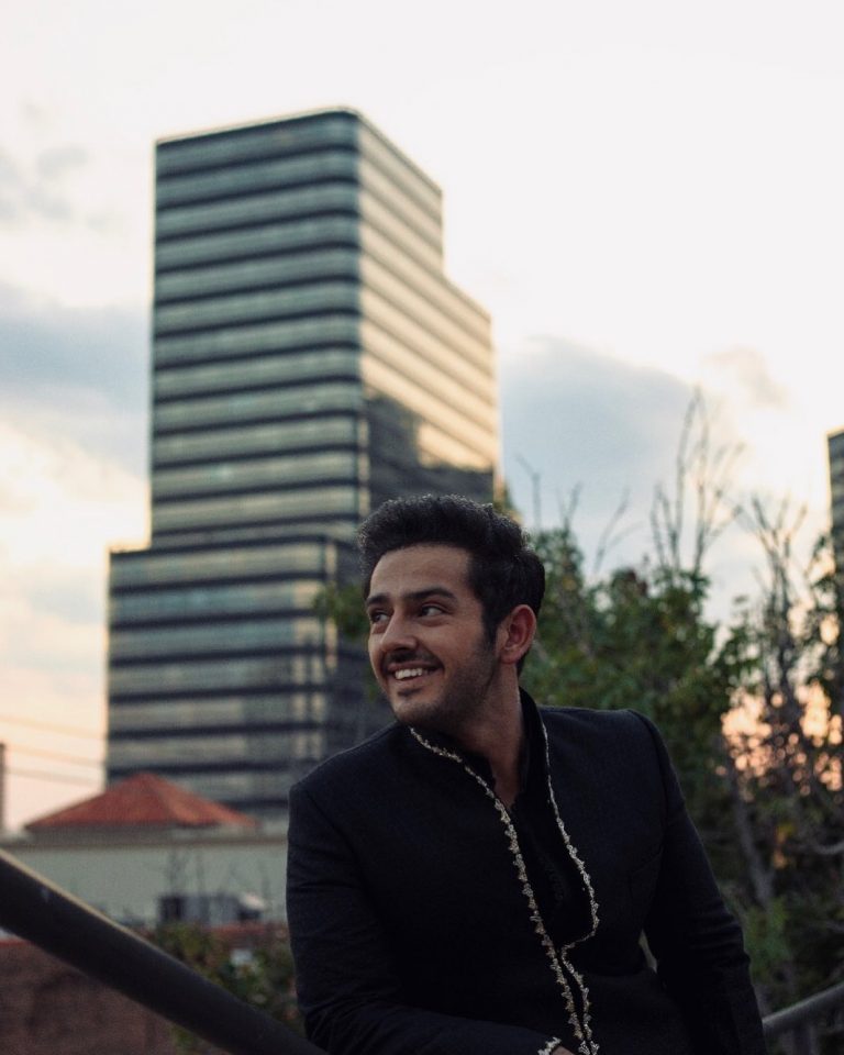 Azaan Sami Khan Shows His Hidden Talent | Reviewit.pk