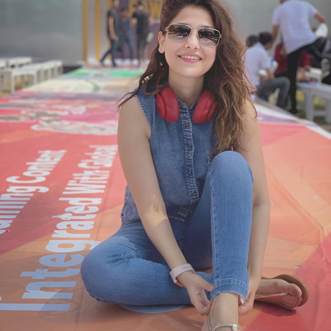 Hina Altaf Introduces Her New Car | Reviewit.pk