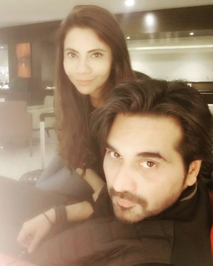 Humayun Saeed Wife Samina - 35 Romantic Pictures | Reviewit.pk