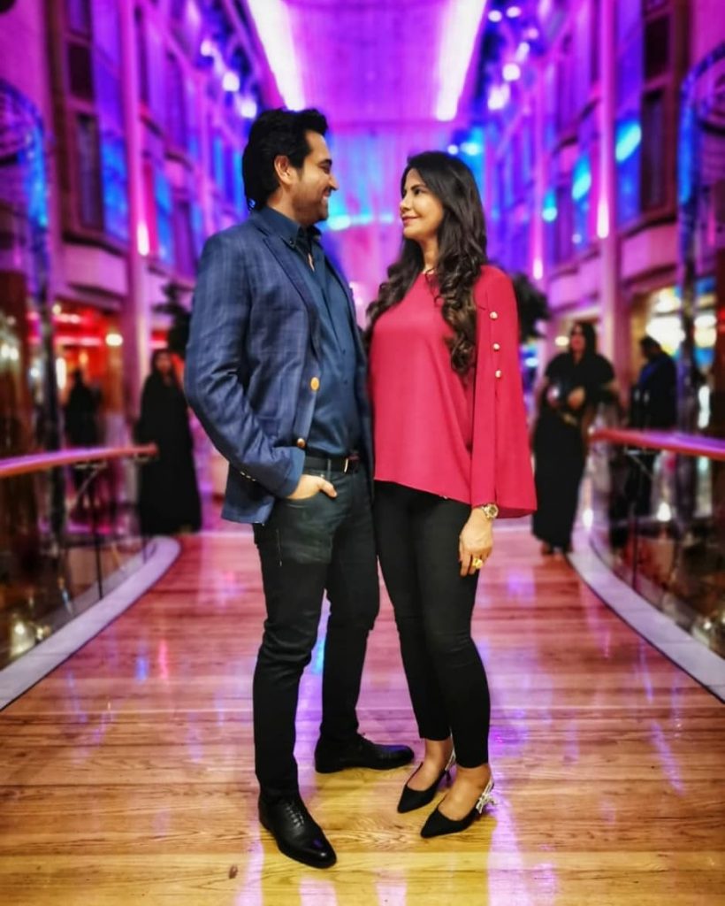 Humayun Saeed Wife Samina - 35 Romantic Pictures | Reviewit.pk