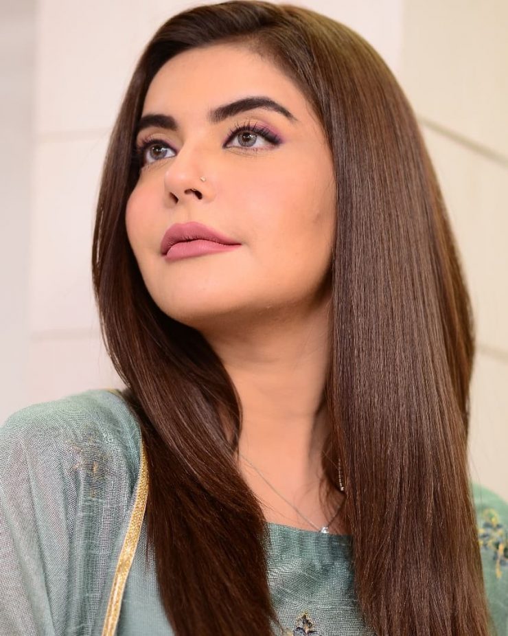 Some Beautiful Clicks of Nida Yasir From her Morning Show | Reviewit.pk