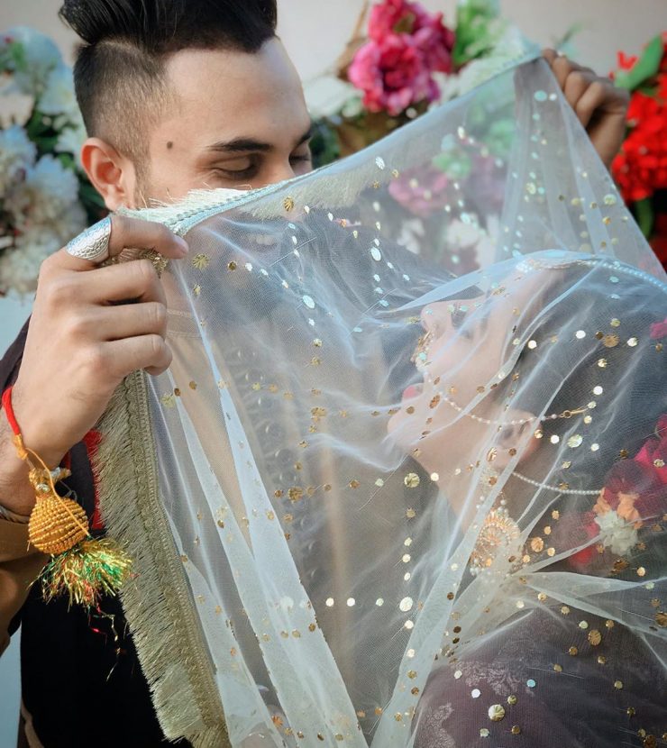 Beautiful Nikah Pictures of Actress Sanam Chaudhry | Reviewit.pk