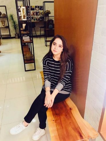 Latest Clicks of Beautiful Actress Sarah Razi Khan | Reviewit.pk