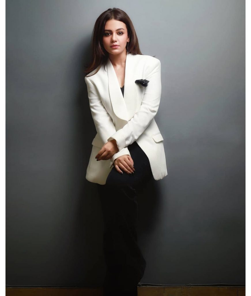 Zara Noor Abbas Latest Beautiful Photo Shoot | Reviewit.pk