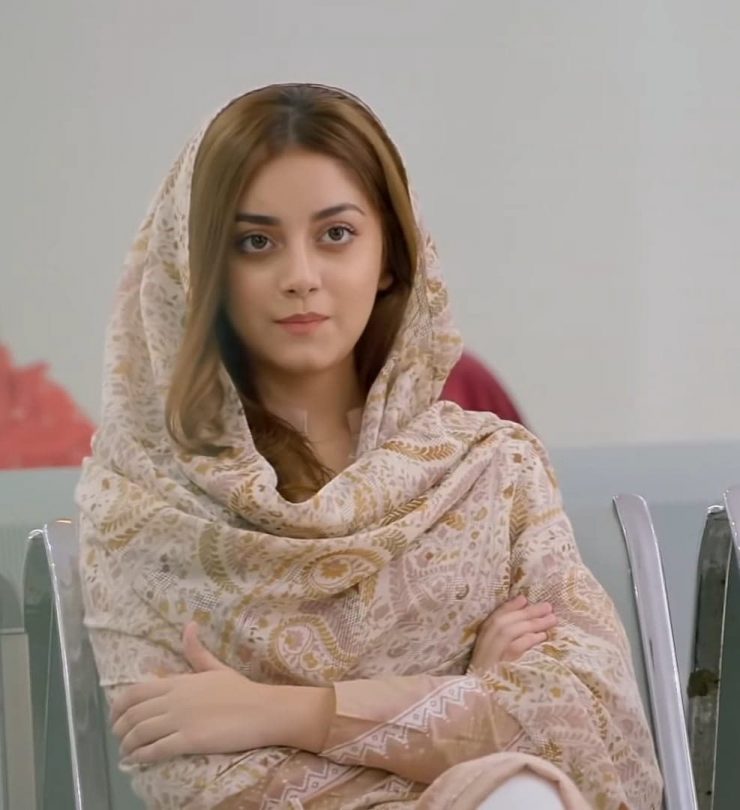 Top 10 Dresses of Alizeh Shah in Ehd e Wafa | Reviewit.pk