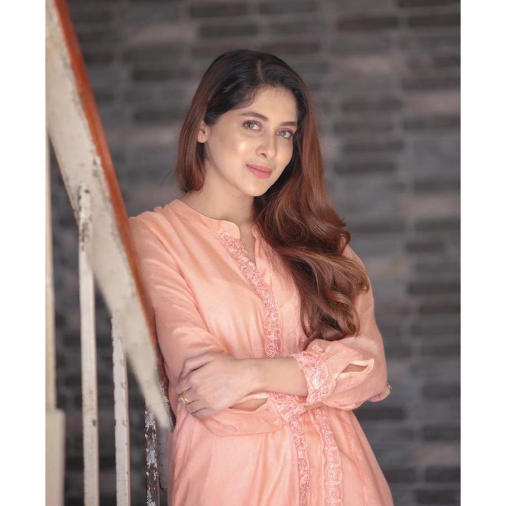 Drama Actress Azekah Daniel Latest Beautiful Clicks | Reviewit.pk